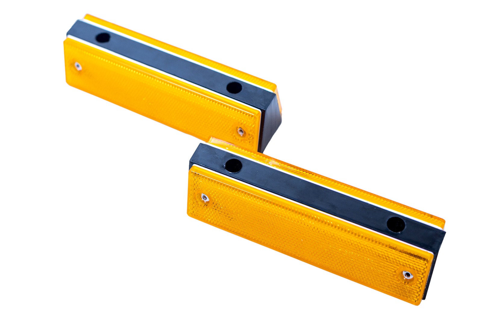 High Visibility Wall Guard Reflector for Effective Traffic Management